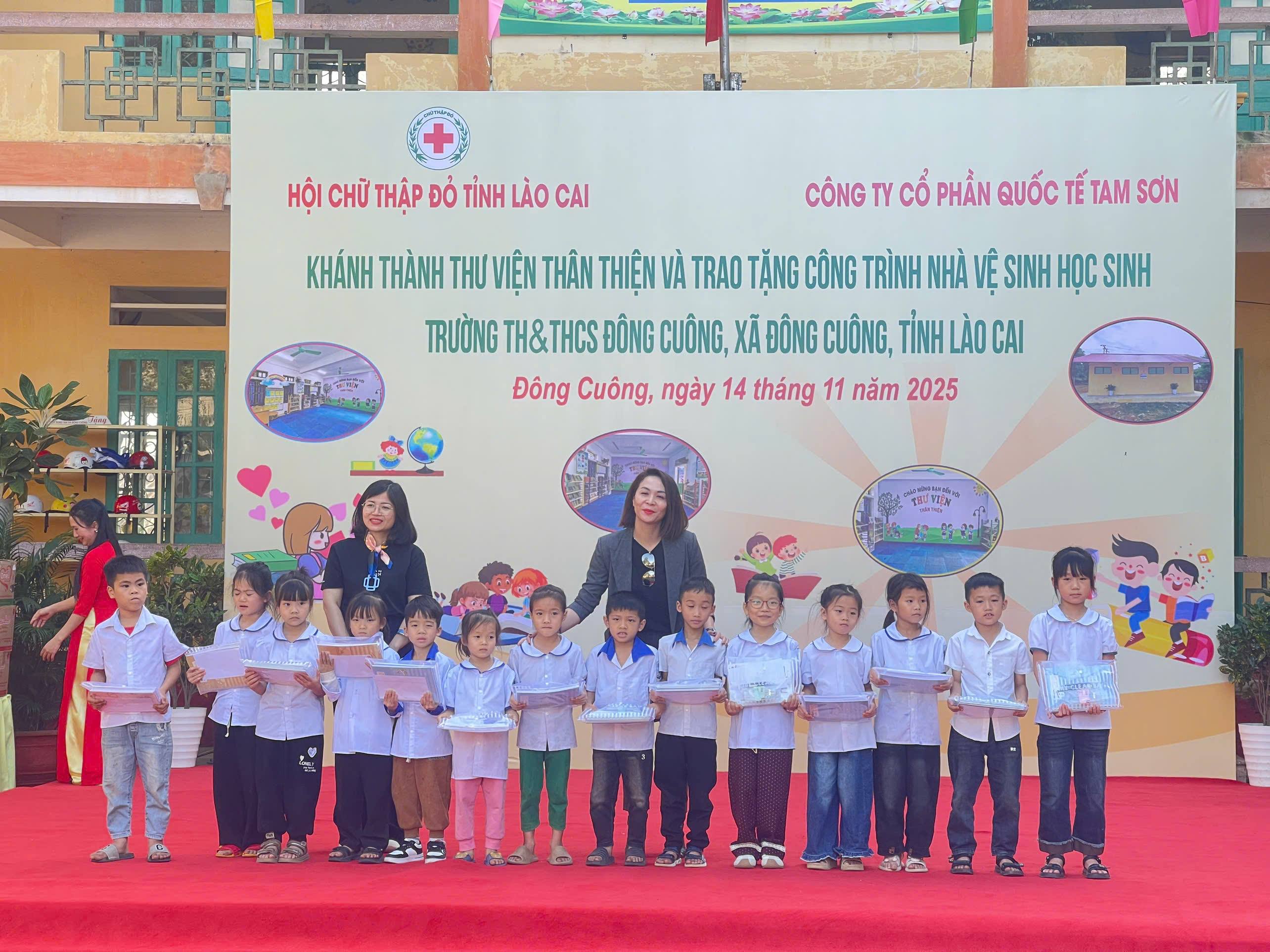 Hội CTĐ tỉnh Lào Cai: Khánh thành Thư viện thân thiện, trao tặng Công trình vệ sinh